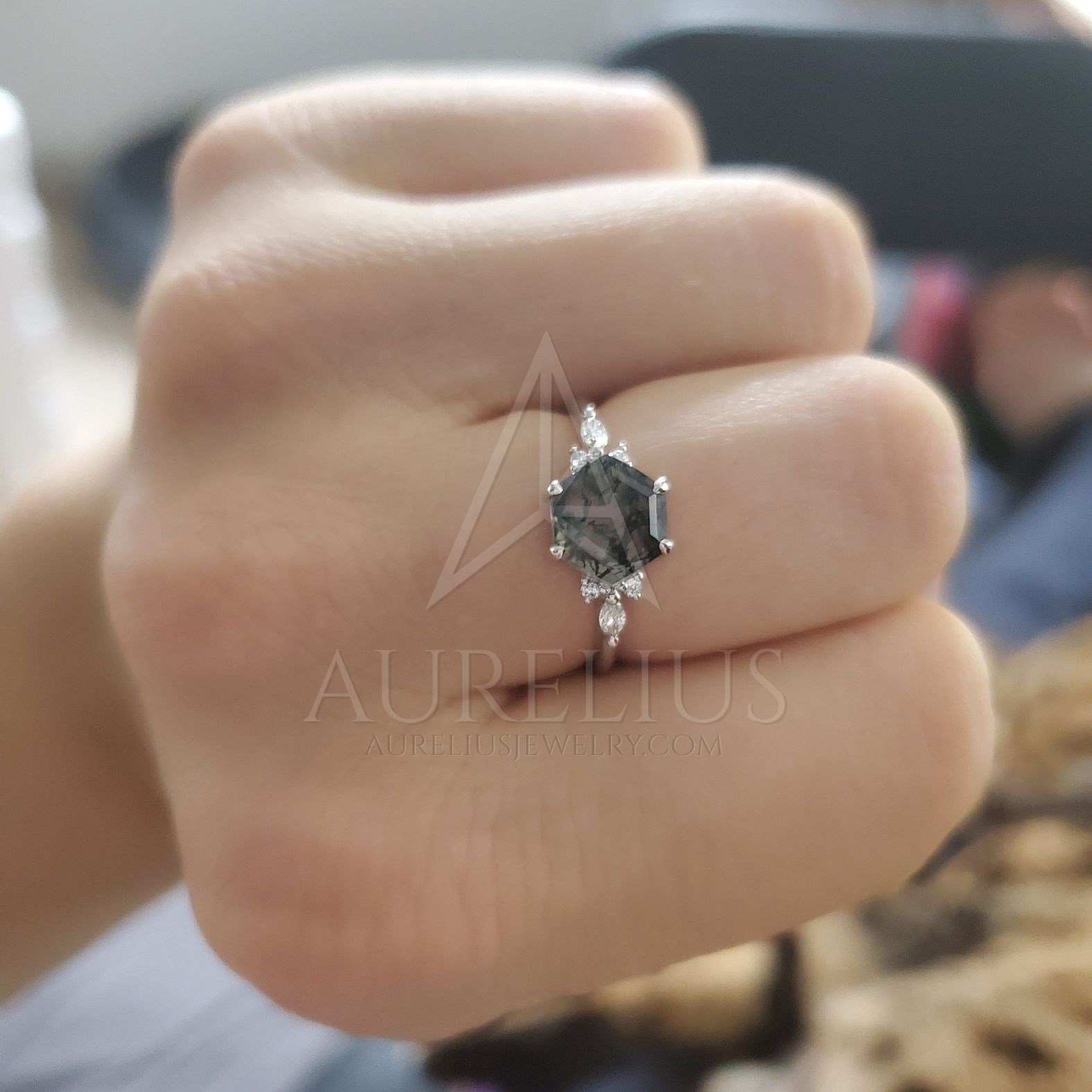 Anillo Ágata Musgo Hexagonal y Diamante Marquesa - Aurelius Jewelry