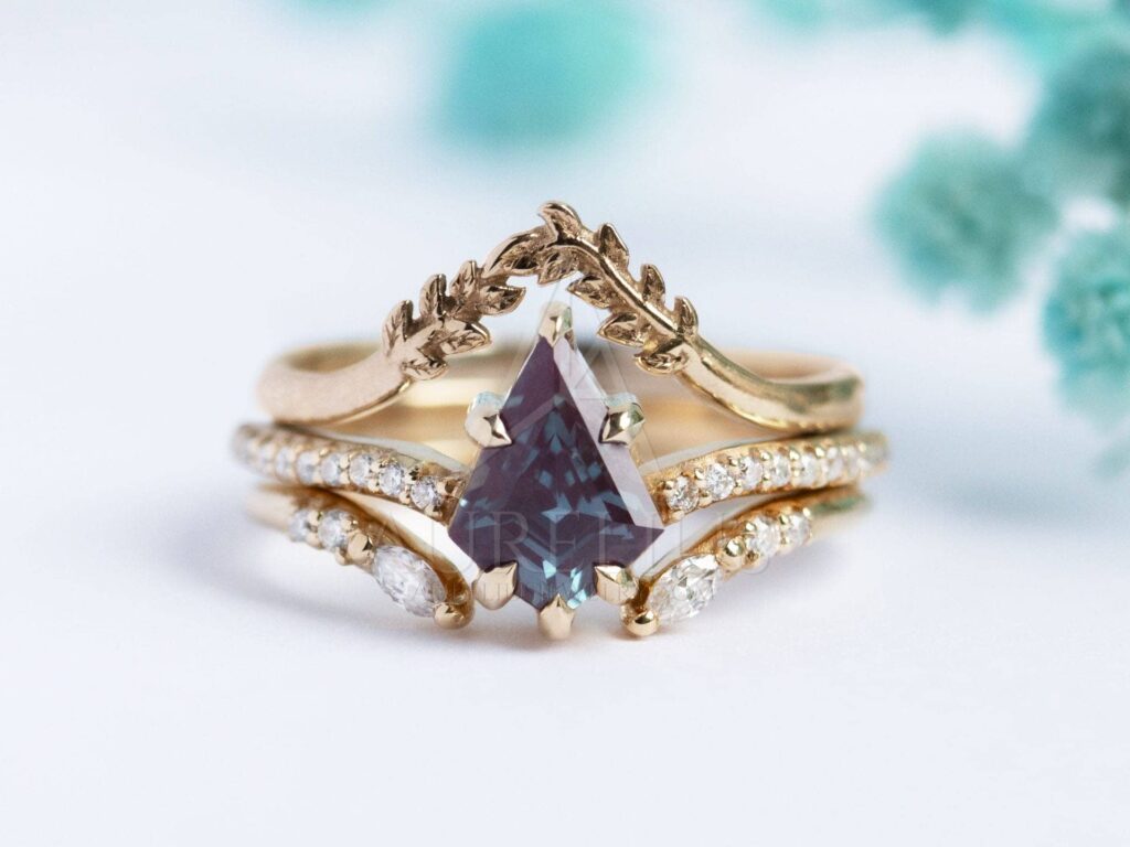 3-Band Kite Alexandrite and Diamond Wedding Ring Set - Aurelius Jewelry